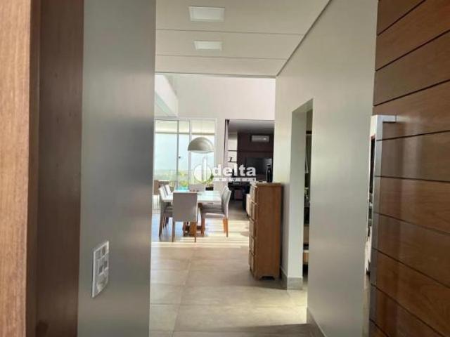 Casa residencial em condomínio disponível para venda no bairro Jardim Sul em Uberlândia MG