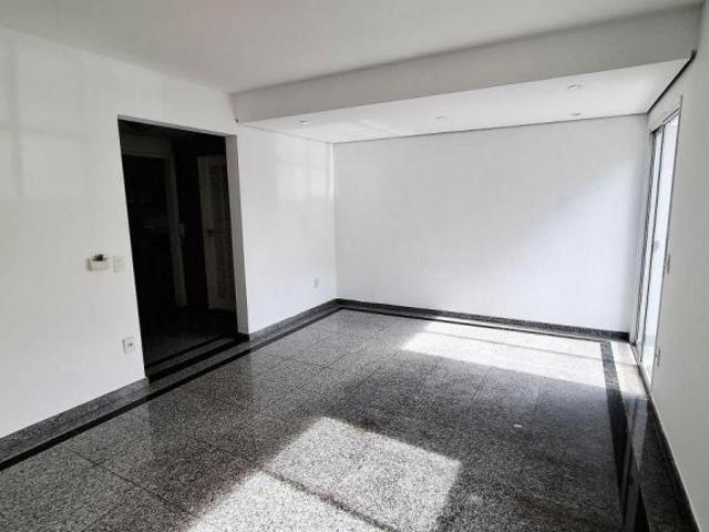 Casa Residencial em Condomínio fechado na Vila São Francisco c/ 3 dorms  1 suíte 2 vgs. e piscina