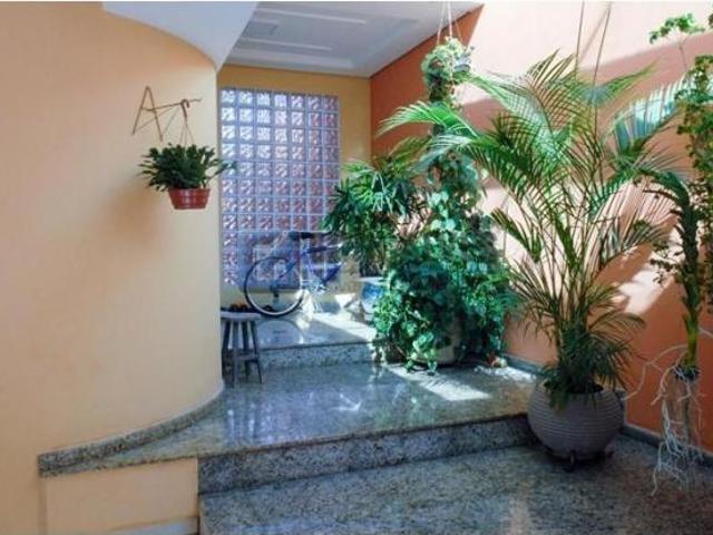Casa residencial em Independência, SBC – 3 quartos, 2 suítes, 4 vagas, mobiliada