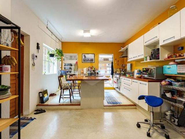 Casa residencial em rua tranquila no coração de Pinheiros