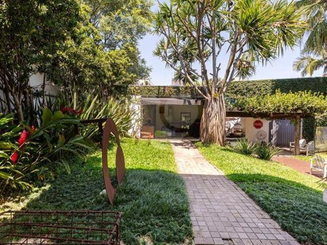 Casa residencial em rua fechada Alto de Pinheiros