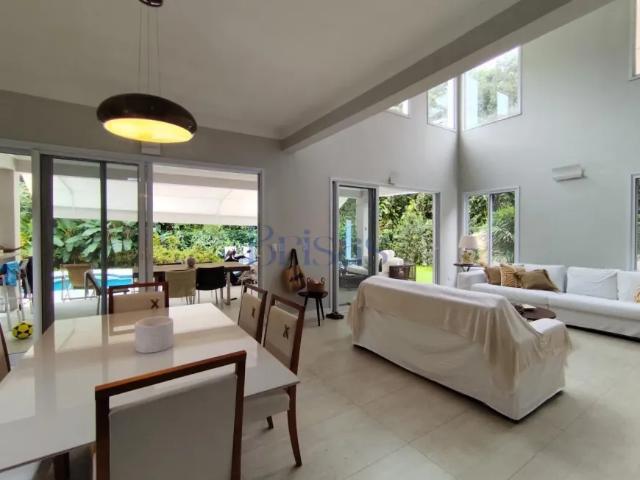 Casa residencial em são sebastião sp, baleia