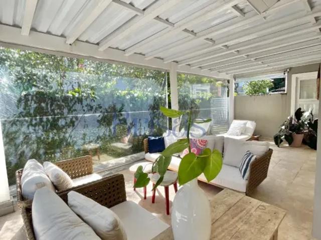 Casa residencial em são sebastião sp, baleia