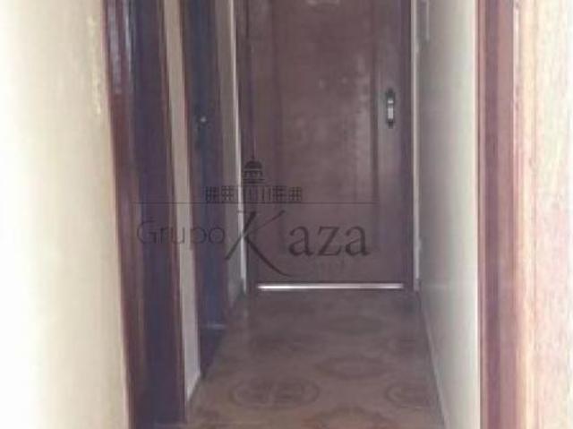 Casa Residencial Galo Branco 4 Dormitórios 190m²