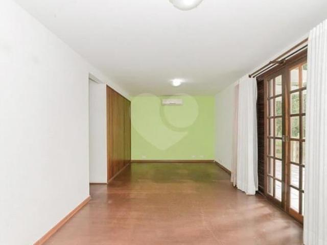 Casa Residencial Jardim das Américas Área Útil: 549,85 m² Área Total: 549,85 m²