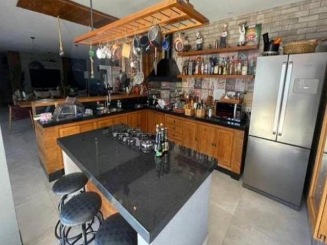 CASA RESIDENCIAL LAGOS D&apos ICARAÍ