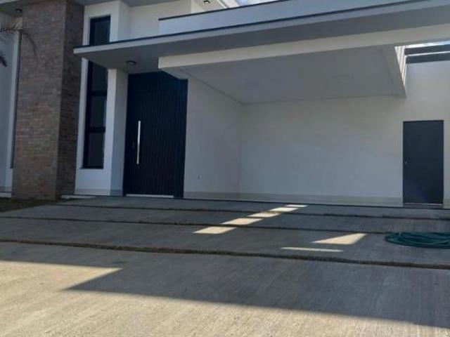 CASA RESIDENCIAL LAGOS D&apos ICARAÍ
