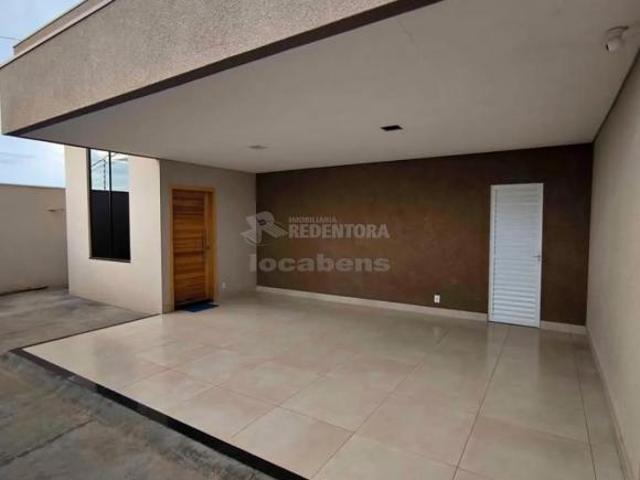Casa Residencial localizado no Menezes II com 3 Dormitórios e 3 vagas de garagem