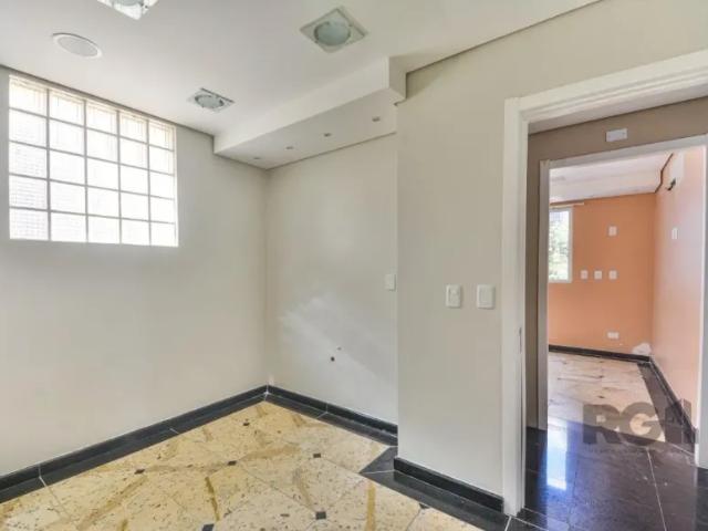 Casa residencial para alugar no bairro Moinhos de Vento com 200 m² e 4 dormitórios/quartos