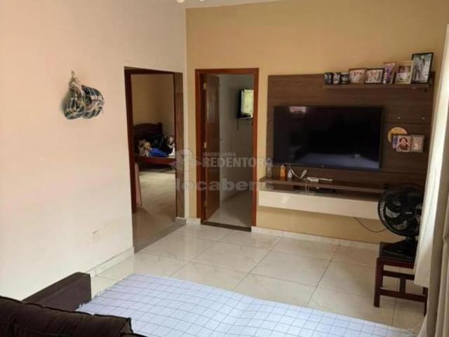 Casa Residencial para venda com 03 Dormitórios no bairro Solo Sagrado