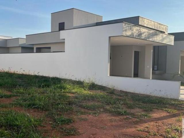 Casa à venda em Hortolândia SP, Parque Olívio Franceschini: 3 quartos, 1 suíte, 1 sala, 4 banheiros