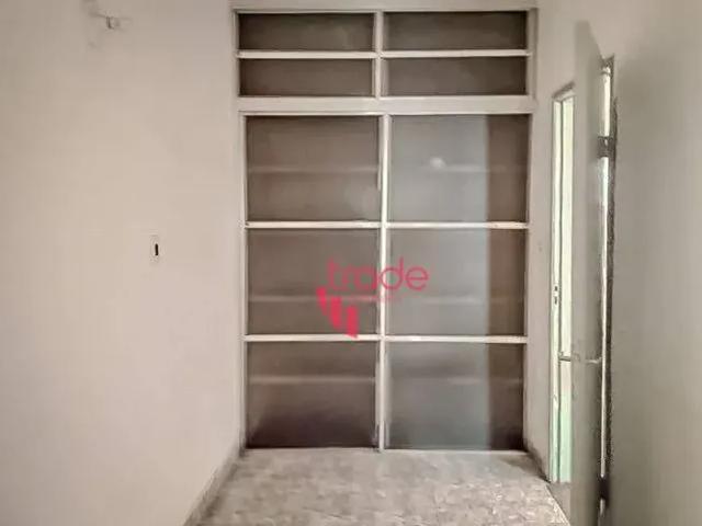 Casa Residencial para Vender de 03 Quartos no Bairro Vila Tibério em Ribeirão Preto com Quintal