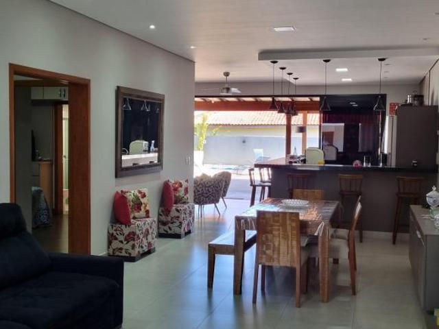 Casa Residencial Phytus, 3 dormitórios, sendo 1 suíte, piscina, 180m³, 2 vagas