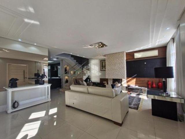 Casa Residencial, podendo ser usada como comercial, com 245 m² 3 dormitórios, 1 suíte com closet, ár