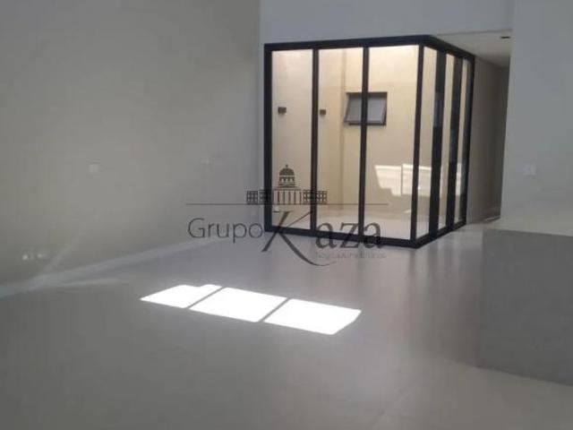 Casa Residencial Portal dos Pássaros 3 Dormitórios 245m²