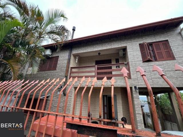 Casa Residencial Semimobiliada com 2 Suítes e Piscina em Viamão, RS