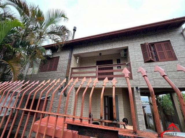 Casa Residencial Semimobiliada com 2 Suítes e Piscina em Viamão, RS