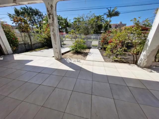 Casa residencial à venda no bairro Daniela com 298 m² e 6 dormitórios/quartos