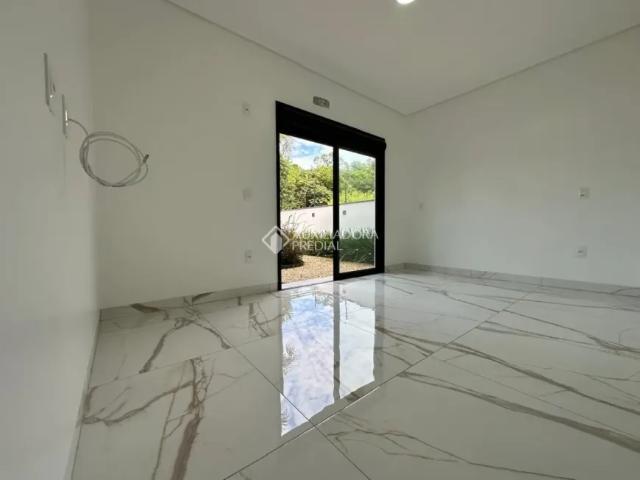 Casa residencial à venda no bairro Potecas com 112 m² e 3 dormitórios/quartos