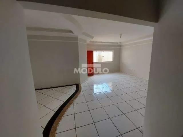 CASA RESIDENCIAL à venda, 3 quartos, 1 suíte, 2 vagas, CIDADE JARDIM Uberlândia/MG