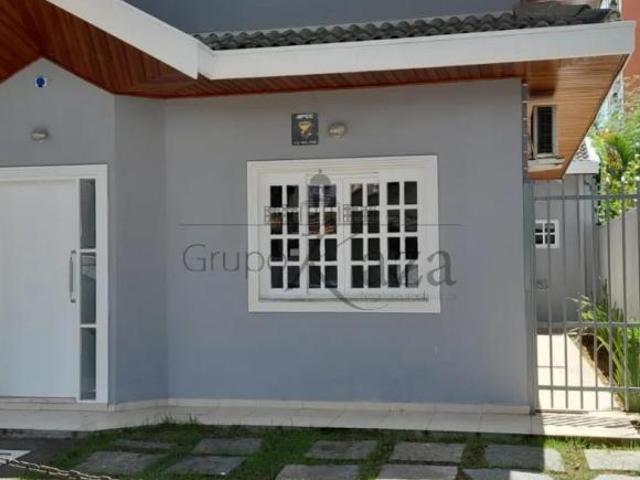 Casa Residencial Vila Ema 4 Dormitórios 200m²