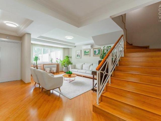 Casa Residencial, 04 Suítes, 06 Vagas, Suíte Master com hidromassagem, Ahú, Curitiba