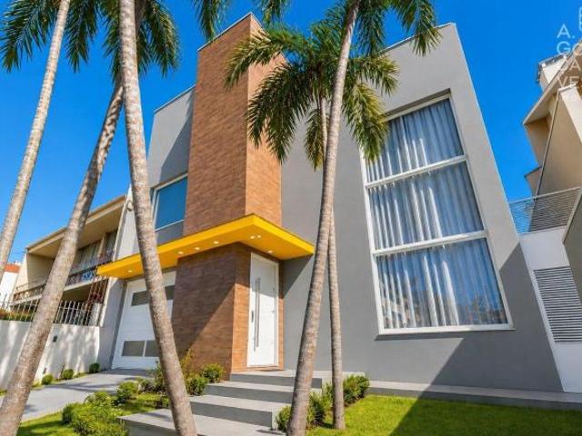 Casa Residencial, 05 Quartos, 03 Vagas, Sala de Cinema, Amplo Quintal, Jardim Botânico, Curitiba