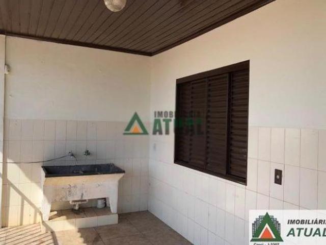 Casa residencial com 5 quartos sendo 1 suíte na região Central de Londrina