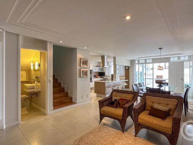 Casa residencial, 360.84m²