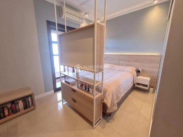 Casa Residencial 3 Dormitórios com Suíte / Salas Comerciais