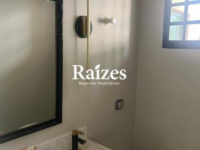 Casa Residencial 3 Suítes com Piscina e Varanda Gourmet em Jardim Karaíba, Uberlândia