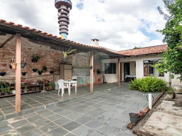CASA RESIDENCIAL/COMERCIAL NO MERCÊS COM 4 QUARTOS 2 SUÍTES 4 Bhs. 2 VAGAS