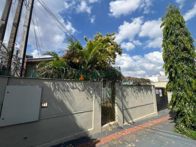 CASA RESIDENCIAL/COMERCIAL COM 06 QUARTOS À VENDA NA REGIÃO CENTRAL DE LONDRINA
