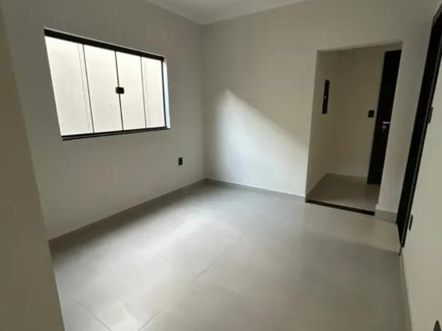 Casa Residencial/Comercial em avenida na Primeira Quadra do Bosque dos Eucaliptos!