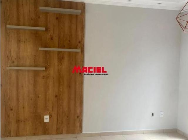 Casa repleta de armários em Condomínio fechado em Caçapava