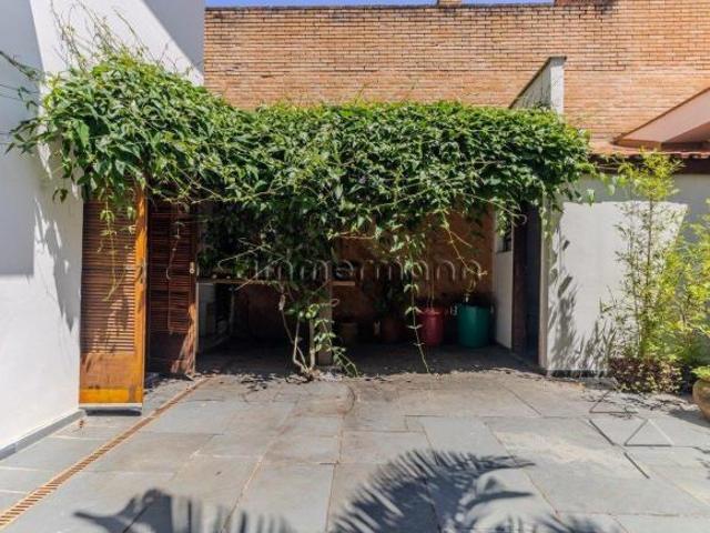CASA SUMARÉ 3 DORMITÓRIOS 1 VAGA
