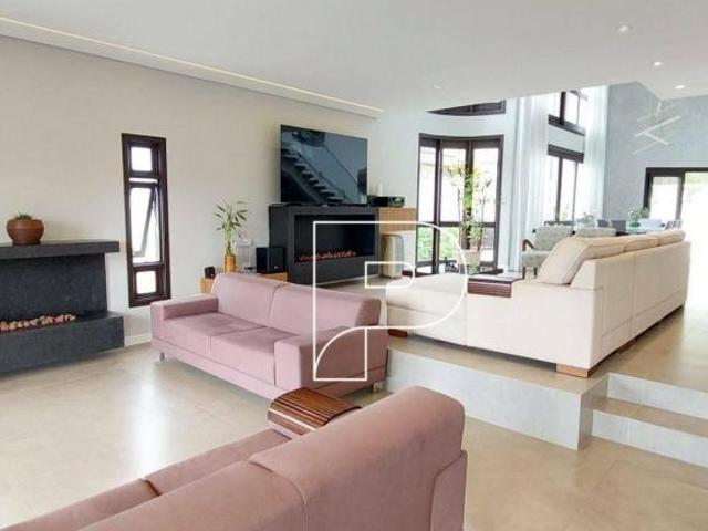 Casa Sustentável de Alto Padrão Mobiliada à Venda Próxima a Alphaville | 5 Suítes, Piscina, SPA e 55
