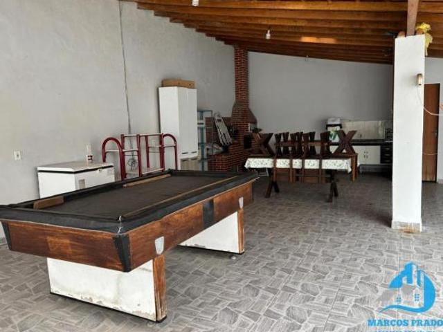 Casa super espaçosa com 6 suítes, garagem para 7 carros, área de lazer com churrasqueira no Perequê