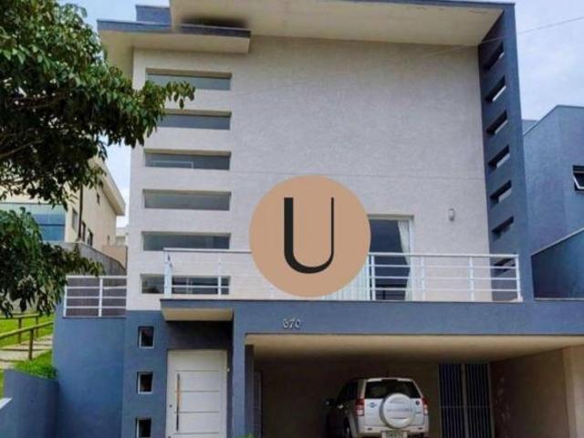 Casa Sabiá na rua Lago e Clube