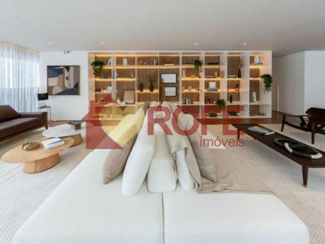 Casa Sabiá 312 a 625m² 3 a 5 Suítes 4 a 5 Vagas Alto Padrão em Moema Viva a elegância em sua for