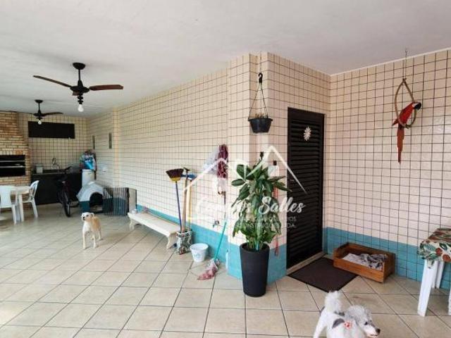 Casa + Salão comercial à venda em Peruíbe/SP