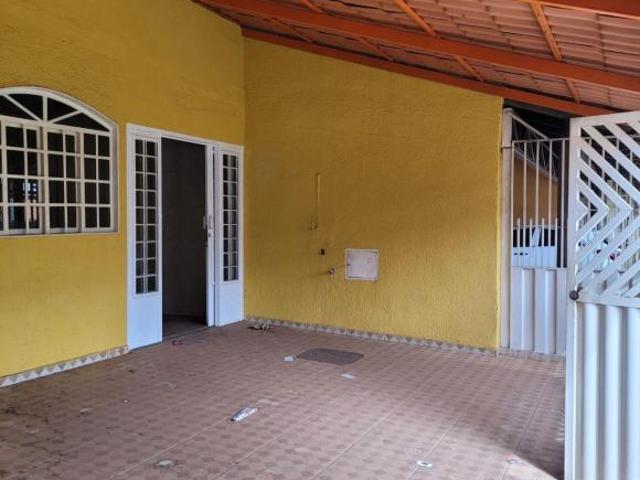 CASA SEM LAGE COM 03 QUARTOS NA FRENTE E 01 CASA COM 01 QUARTO NOS FUNDOS