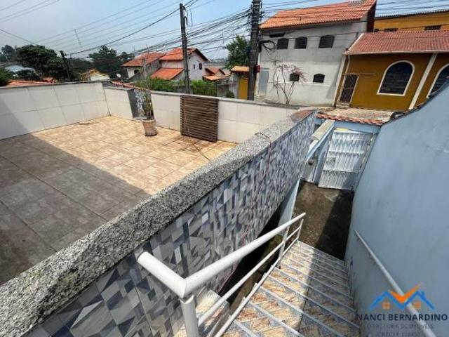 CASA SEMITERREA EM EXCELENTE LOCALIZAÇÃO!