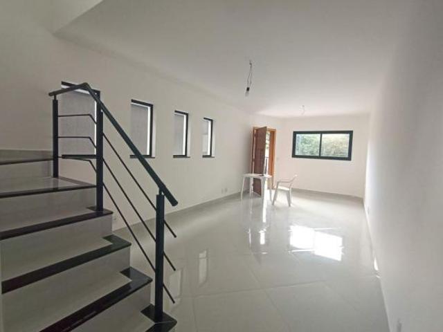 Casa semi geminada, nova, com 3 suítes e 3 vagas na Granja Viana, Cotia