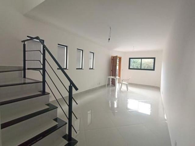 Casa semi geminada, nova, com 3 suítes e 3 vagas na Granja Viana, Cotia