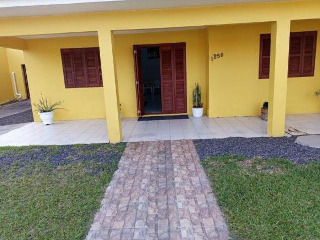 Casa semi mobiliada à venda em Balneário Pinhal Excelente localiz