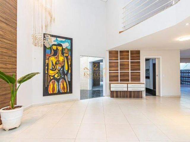 CASA SEMI MOBILIADA AMPLO ESPAÇO À VENDA NO CAMPO COMPRIDO | 4 SUÍTES E 4 VAGAS DE GARAGEM