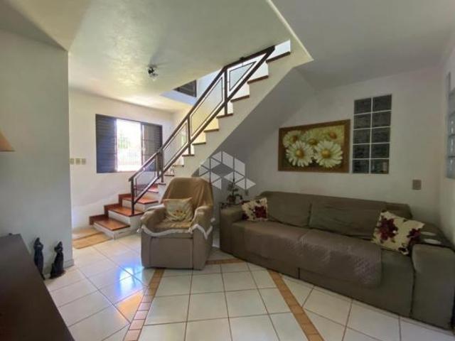 Casa Semi mobiliada com 5 quartos e 1 suíte no Bairro Camobi em Santa Maria
