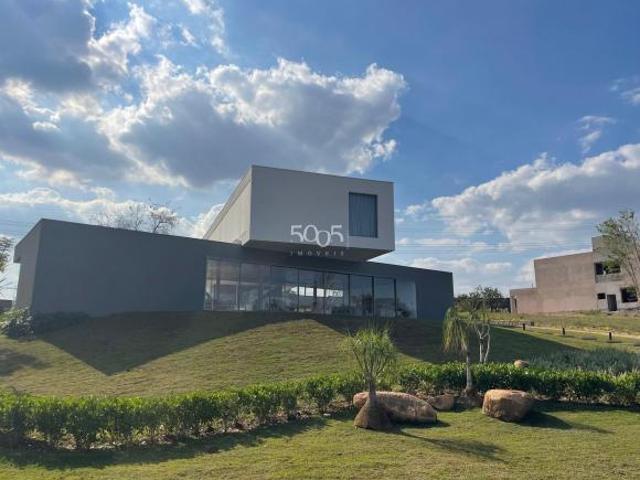 Casa semi mobiliada com 5 suítes, linda vista, ambientes integrados e terreno de 3800m2 à venda no T