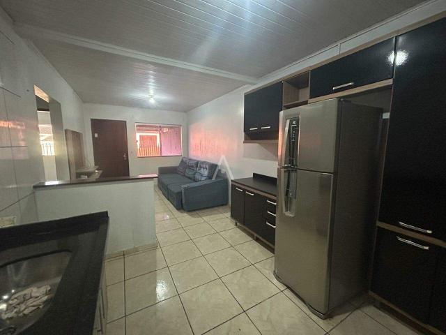 Casa Semi Mobiliada com 2 Quartos para Locação no Santa Felicidade